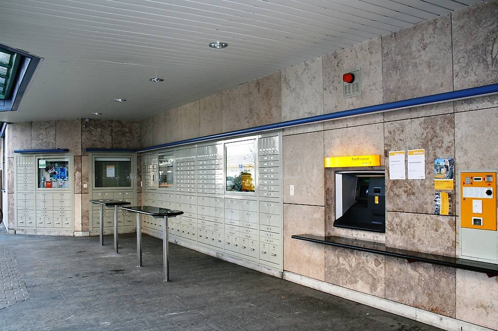 Schaukasten bei der Post in Rotkreuz zu vermieten Canton Zoug louer ...