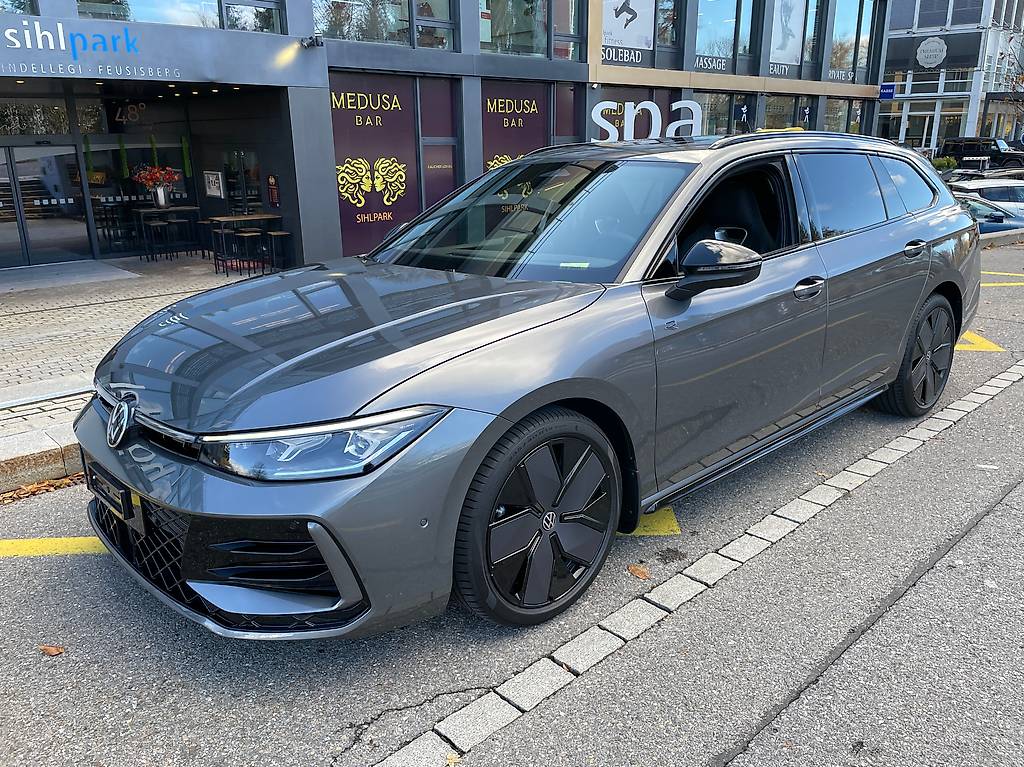 VW Passat Variant 1.5 TSI evo2 Hybrid R-Line DSG, Canton Schwytz ...