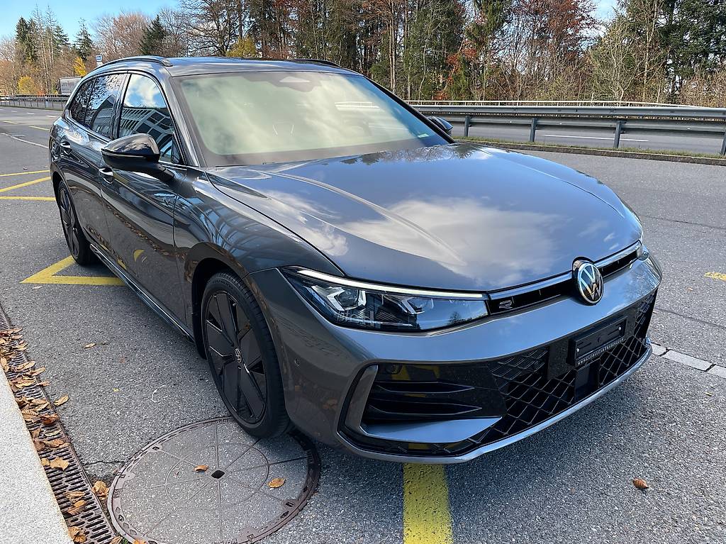 VW Passat Variant 1.5 TSI evo2 Hybrid R-Line DSG, Canton Schwytz ...