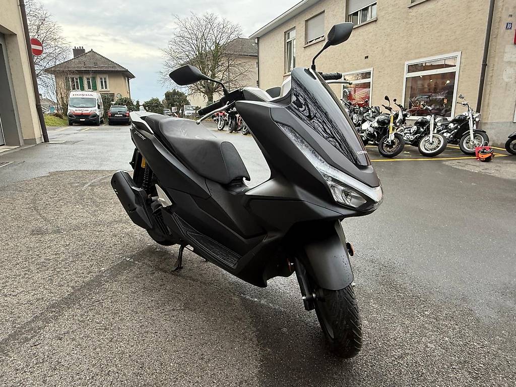 HONDA PCX 125 DX TFT. connectivity Canton Vaud - anibis.ch