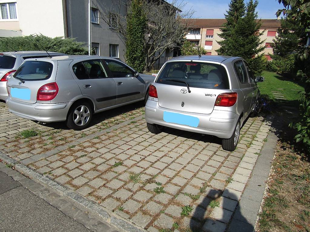 Auto-Abstellplatz zu vermieten in Muttenz ÖV Altersheim Canton Basel ...