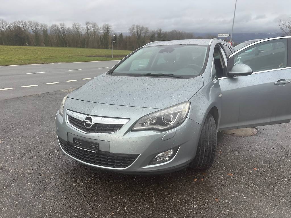 OPEL Astra SportsTourer 1.4i 16V Turbo Sport Automatic Canton Vaud ...