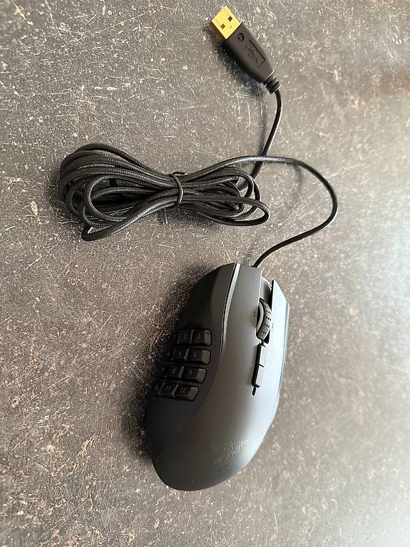 RAZER Naga Chroma - Très bon état, comme neuf Canton Vaud - anibis.ch