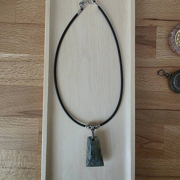 Collier avec Jade ou Jadéite Suisse, création artisanale Canton Vaud ...