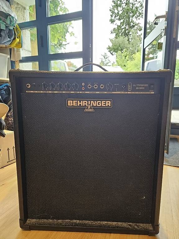 Ampli Ultrabass BEHRINGER BX1800 Canton Genève - anibis.ch