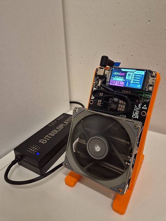 Neuwertiger Bitcoin Solo Miner Lotterie Mining Nerdqaxe++ Canton Zurich ...