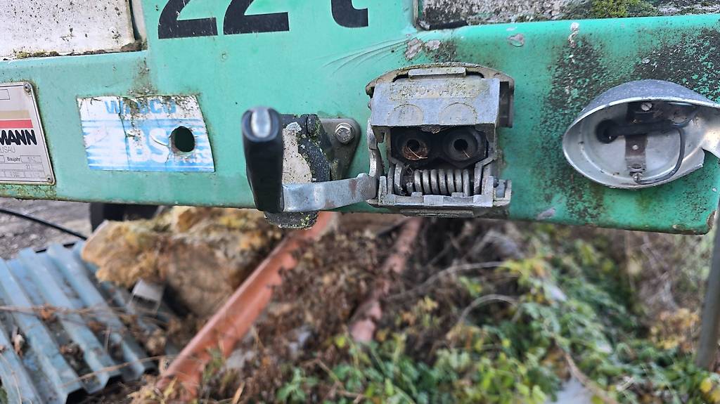 Remorque frigo Migros semi à double essieux im Kanton Wallis - anibis.ch