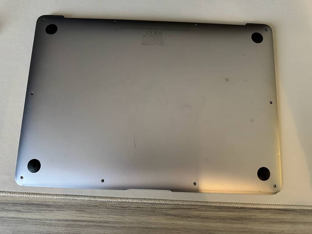 Boitier de MacBook Air M1 sans écran ni carte mère Canton Vaud - anibis.ch