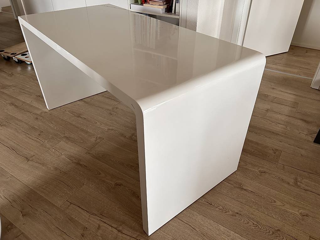 Bureau blanc avec chaise bureau blanche Canton Vaud - anibis.ch