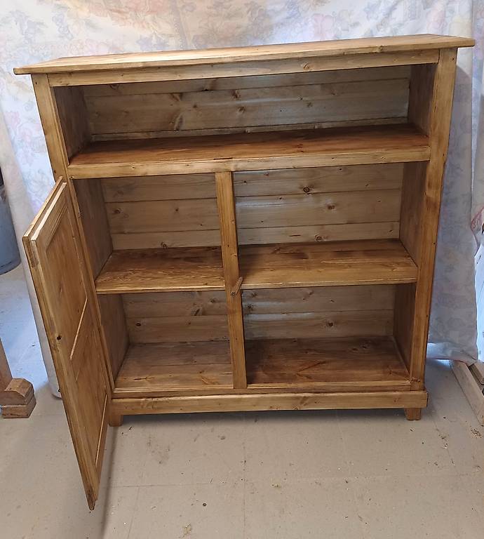 Un buffet avec étagères restauré Canton Vaud - anibis.ch