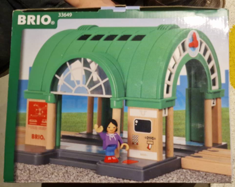 Train en bois Brio:Gare Centrale 33649 Canton Fribourg - anibis.ch