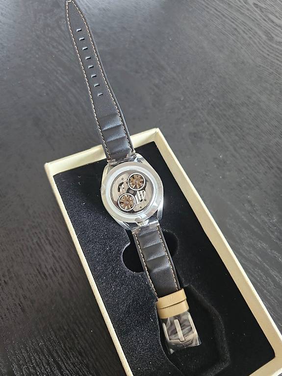 Montre Radcliffe inversee edition limitée arabic dial Canton Vaud ...