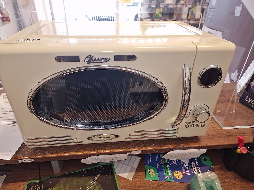 Micro onde melissa comme neuf garantie Canton Vaud - anibis.ch
