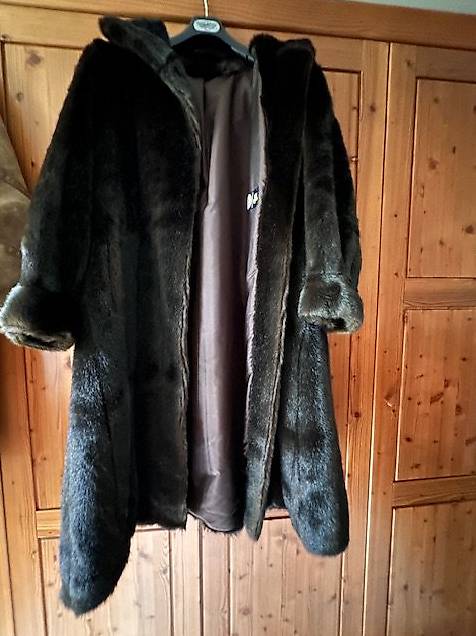 manteau fourrure artificielle Canton Neuchâtel - anibis.ch
