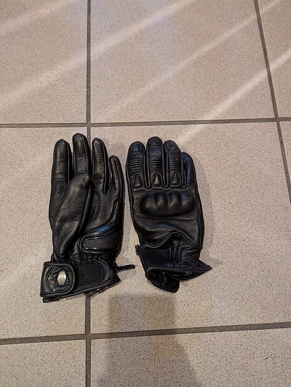 Gants moto cuir taille 8 / S Canton Vaud - anibis.ch
