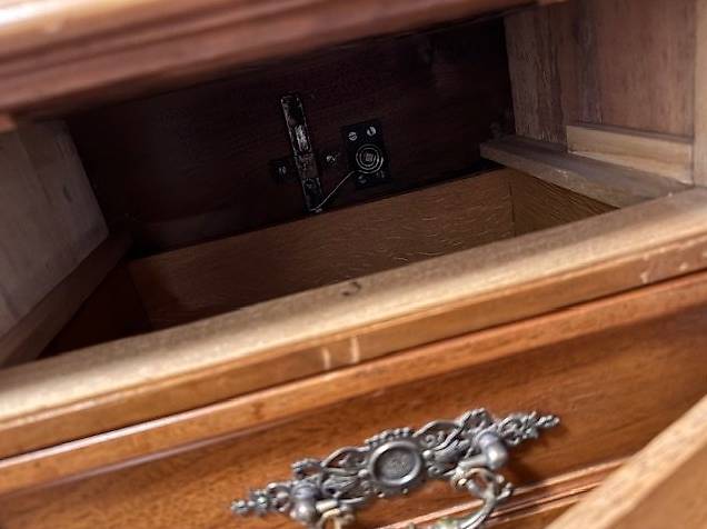 Alter Sekretär mit Geheimfach Canton Berne - anibis.ch