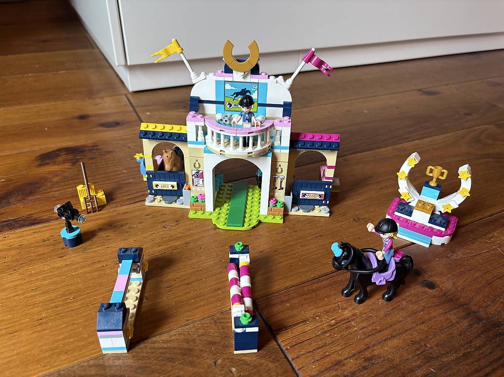Lego friends 41367 - Le parcours d'obstacles de Stéphanie Canton Berne ...