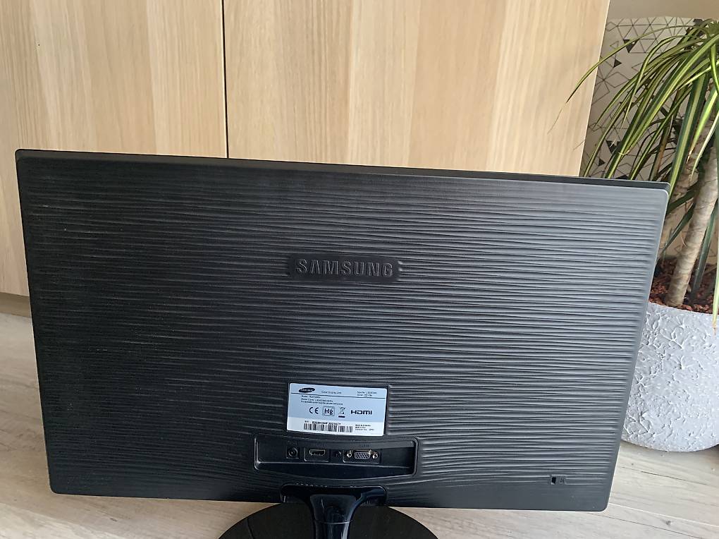 Moniteur Samsung S24D300H - Écran d'ordinateur im Kanton Waadt - anibis.ch