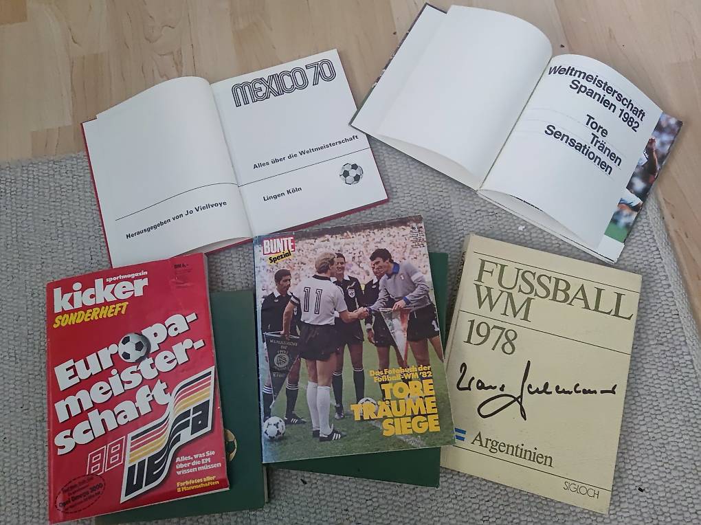 7 Fussball Bücher WM EM Autogramm Beckenbauer Canton Berne - anibis.ch