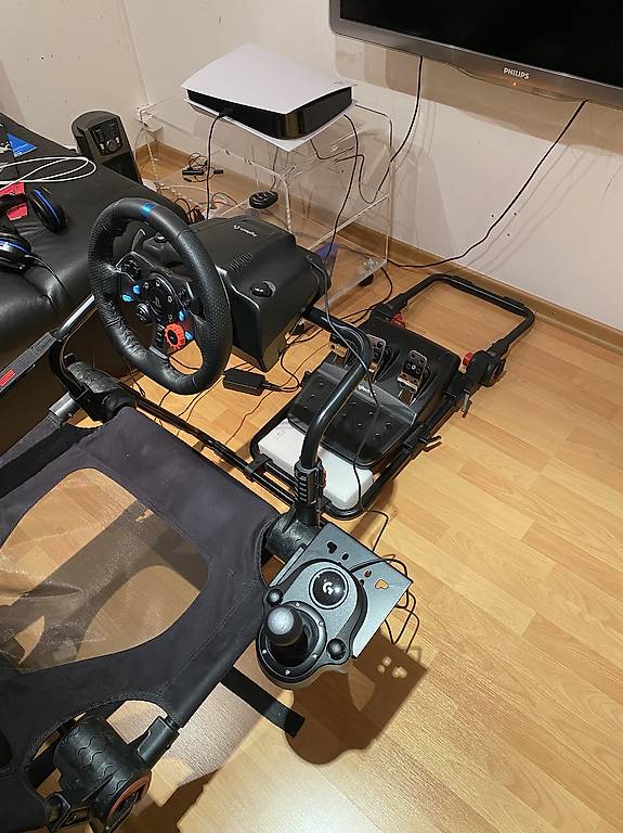 Volant Logitech G29 + shifter Canton Vaud - anibis.ch