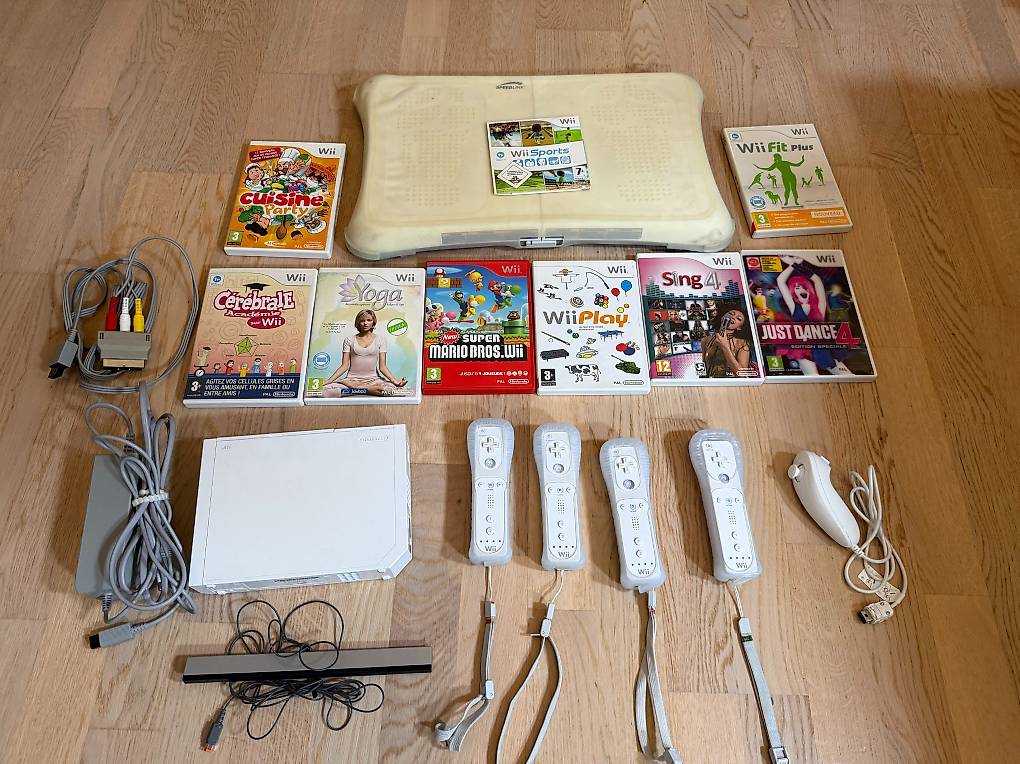 Wii console, 9 jeux, balance board, 2 micro et 4 manettes im Kanton ...
