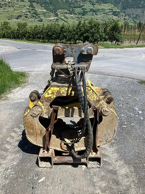 grappin universel sur rotateur pour machine de 7 à 20 To im Kanton ...