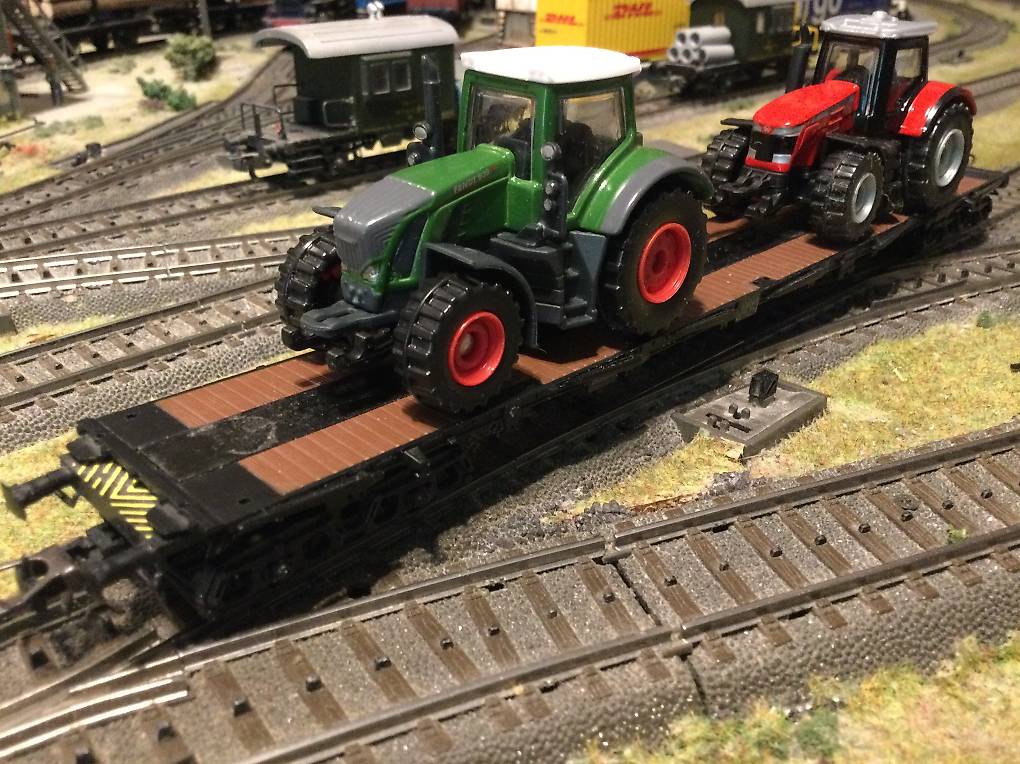 Grand wagon plateforme ROCO avec gros tracteurs Canton Vaud - anibis.ch