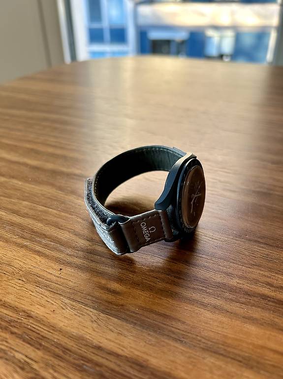 Swatch × Omega Bioceramic MoonSwatch ? Mission to Mercury Canton Genève ...