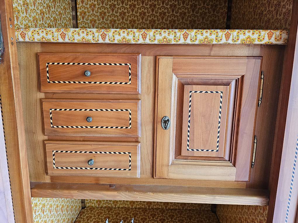 Armoire fribourgeoise de mariage voir photos Canton Jura - anibis.ch