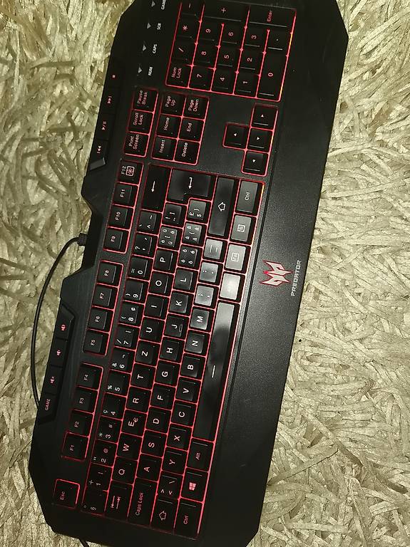 Acer predator clavier filaire. sk-9827 im Kanton Waadt - anibis.ch