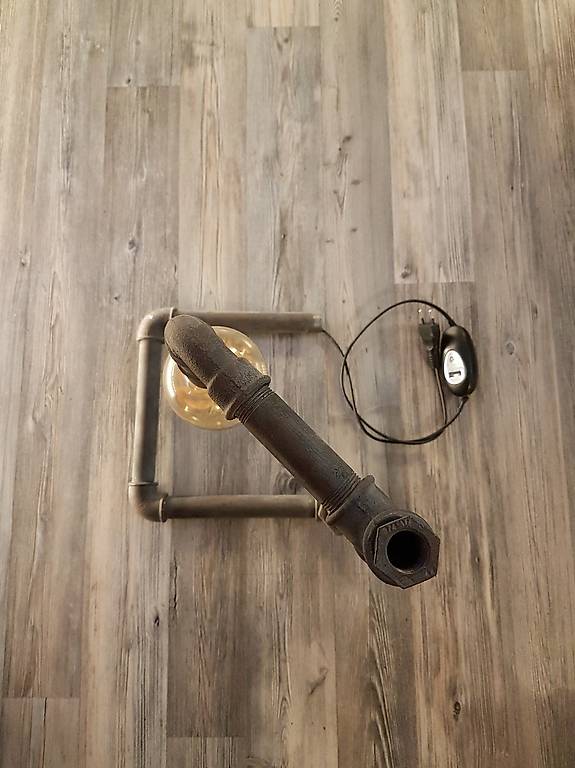 Lampe aus Rohren mit LED Birne, dimmbar Industrial Style Canton Argovie ...