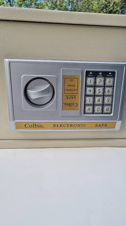 Coffre fort électronique à fixer au mur im Kanton Waadt - anibis.ch