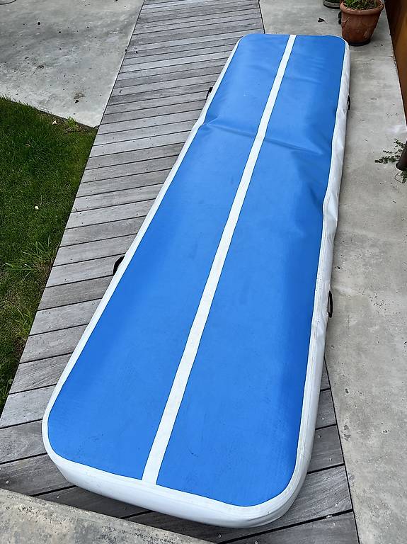 Air track ou airtrack bleu 4m / épais de 20cm Canton Vaud - anibis.ch