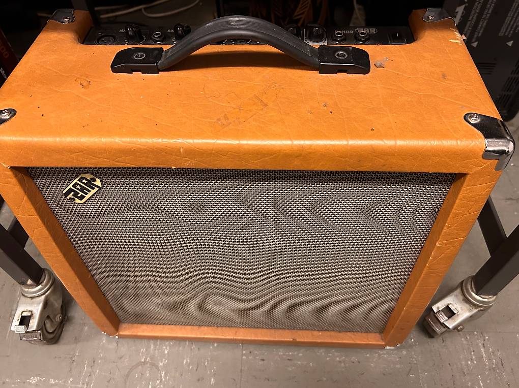 ampli zar 40wats a debarasser p clavier guitar ? Canton Vaud - anibis.ch