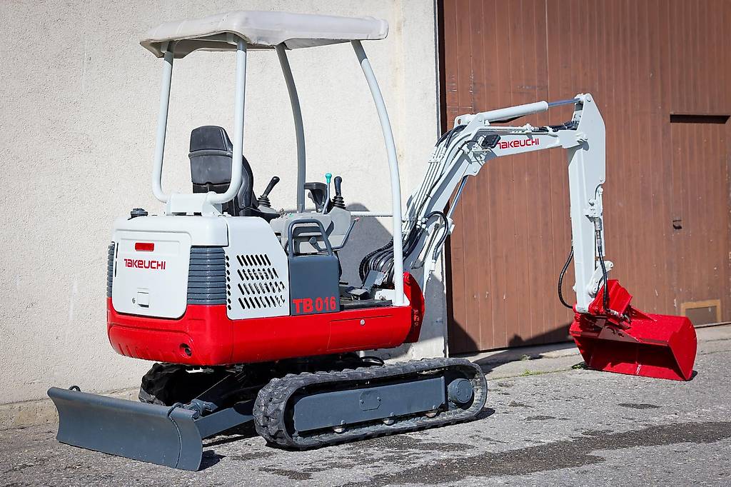 Mini pelle Takeuchi TB016 1.6T - E.58.23 Canton Vaud - anibis.ch