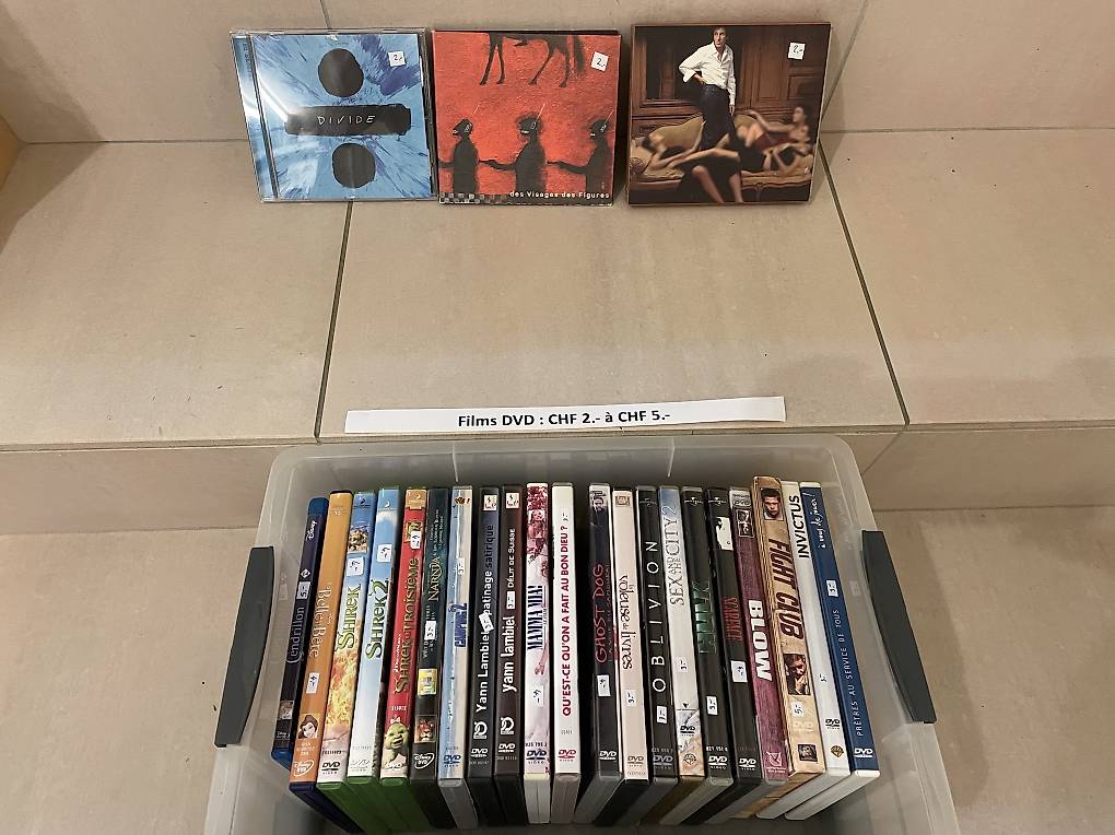 Divers DVD + 3 CD a vendre Canton Vaud - anibis.ch