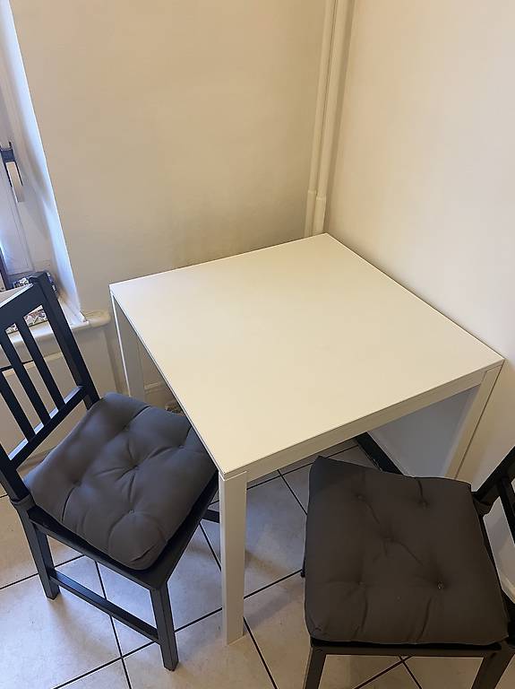 Table de cuisine + 2 chaises Canton Genève - anibis.ch