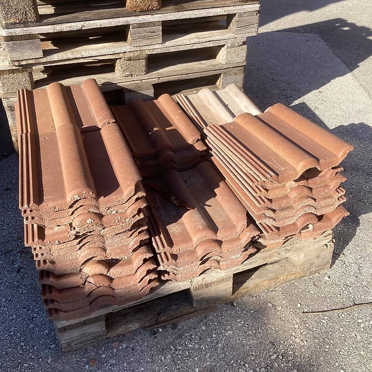 100 francs le Lot de quelque 50 tuiles Canton Valais - anibis.ch