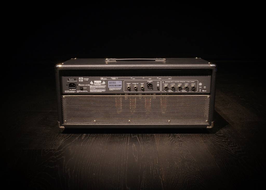 AMPEG V4-B + SVT 410HLF Heritage - 100W Tube Head + Cab Canton Vaud ...