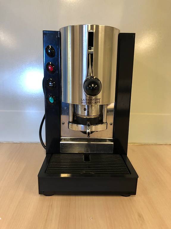 Machine à portions Pinocchio - 1 sortie Canton Neuchâtel - anibis.ch