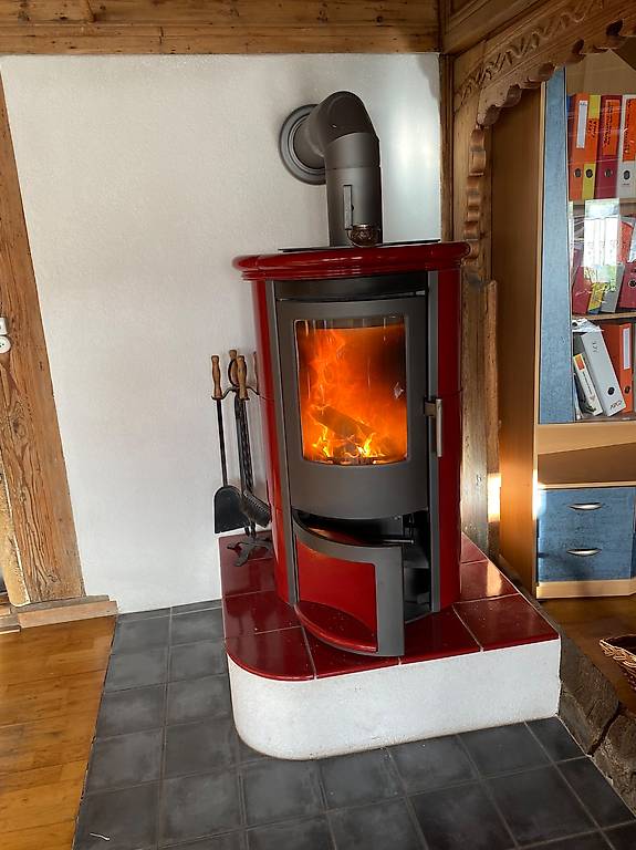 A vendre poêle en faïence im Kanton Freiburg - anibis.ch