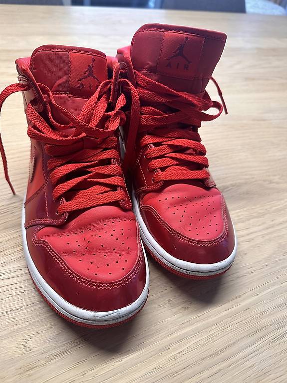 Nike Jordan rouge Canton Vaud - anibis.ch