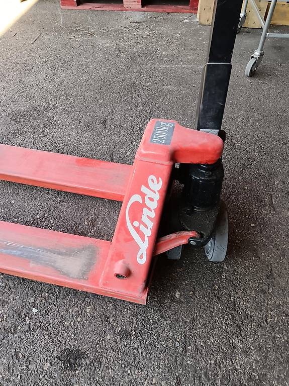 Transpalette manuel Linde rouge 2500 kg Occasion Canton Vaud - anibis.ch