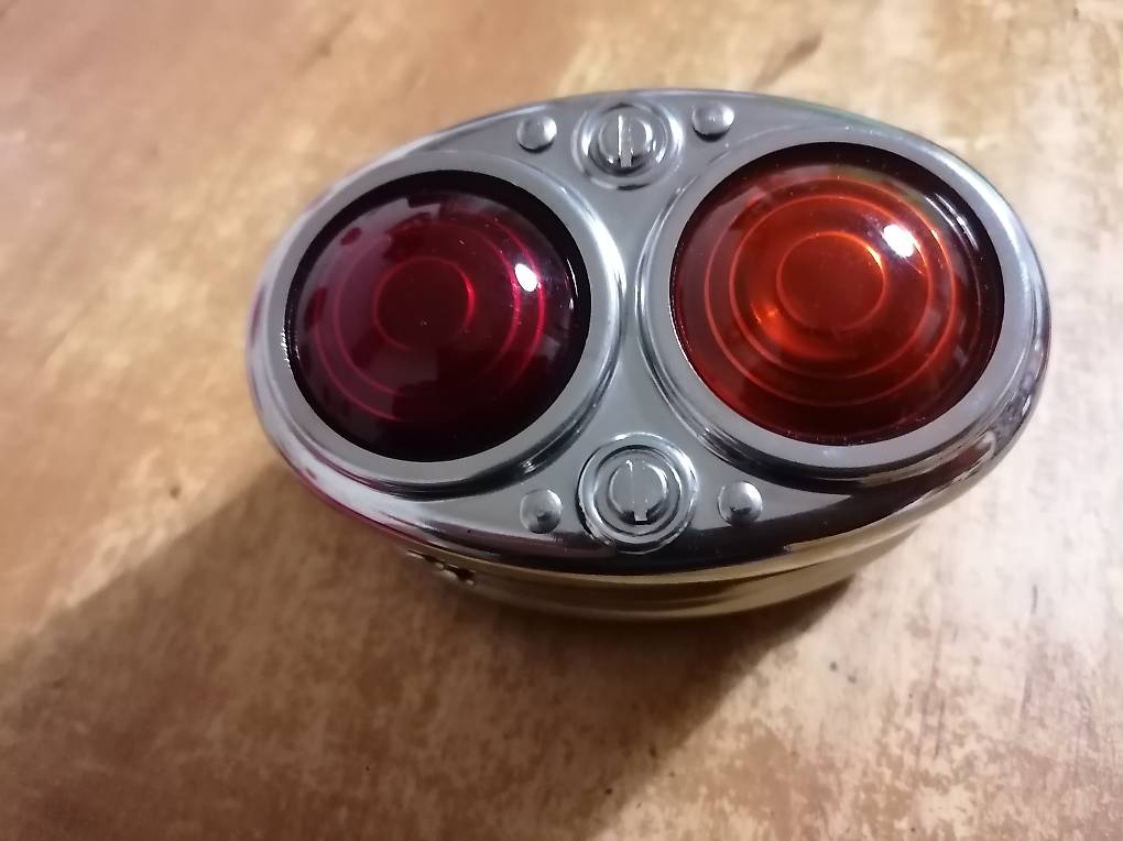 Bugatti motosacoche feu arrière genre scintilla Cantone Vaud - anibis.ch