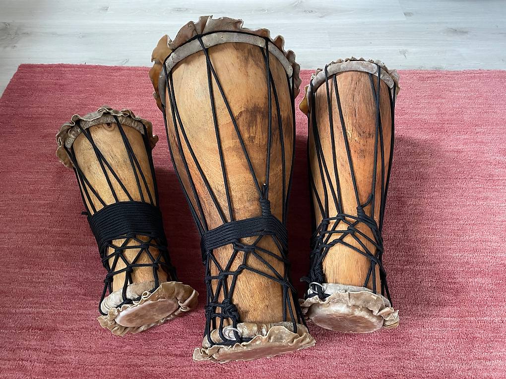 Tambour Batá Cubain Traditionnel En Amandiers / Congas Canton Vaud ...