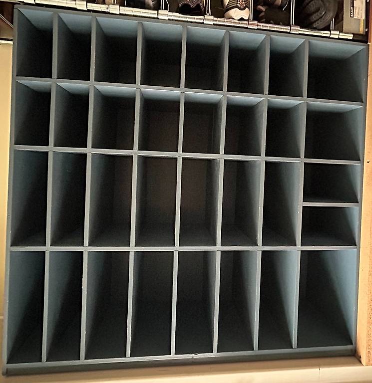 Casier à bouteilles 1.16m x 1.20m Canton Vaud - anibis.ch