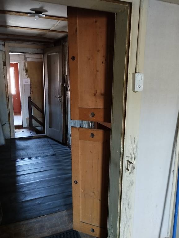 Holzschrank, Spind, antik im Kanton Bern - anibis.ch