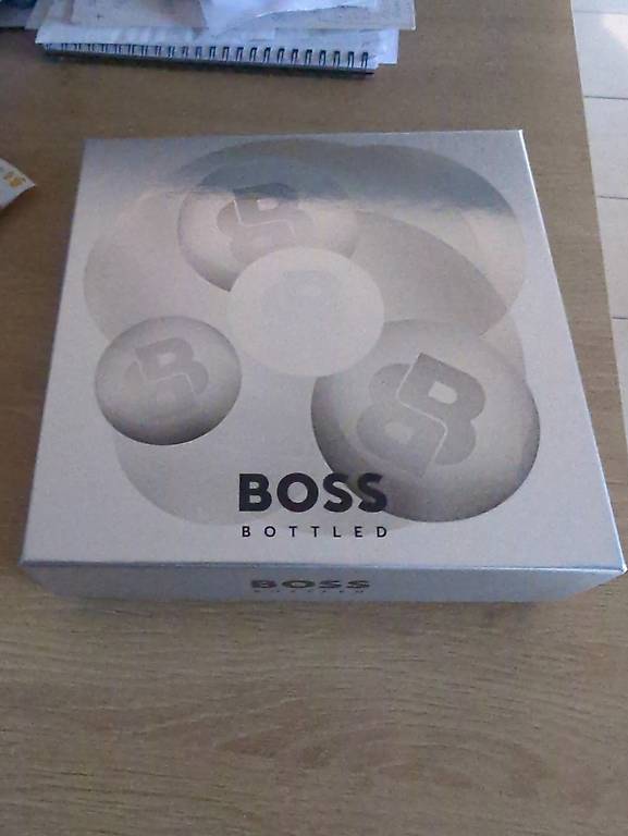 Parfum boss bottled en coffret neuf Canton Genève - anibis.ch