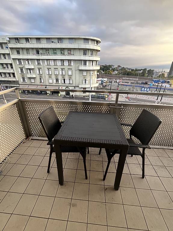 Petite table et deux chaises de balcon Canton Vaud - anibis.ch