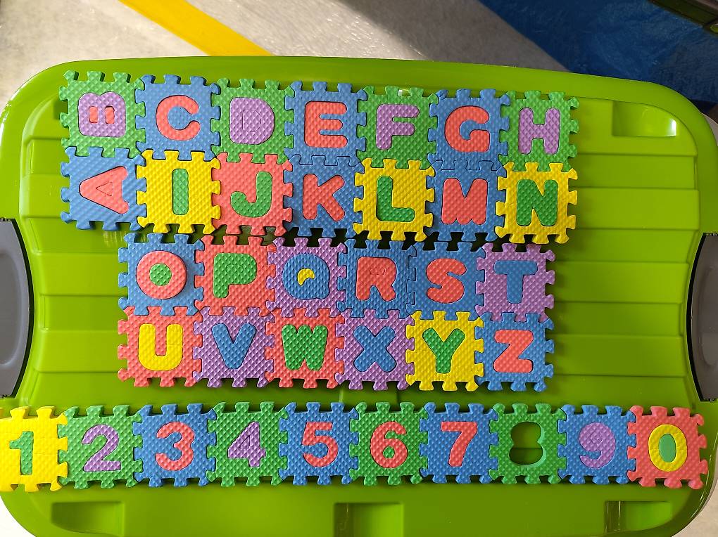 Petit puzzle alphabet et chiffres en mousse Canton Genève - anibis.ch